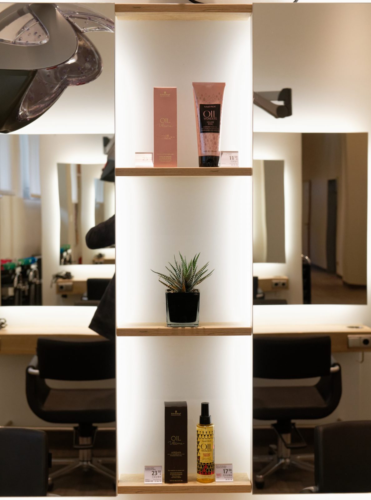 dm-drogerie markt in Österreich: Friseurstudio und Kosmetikstudio – LAY ...